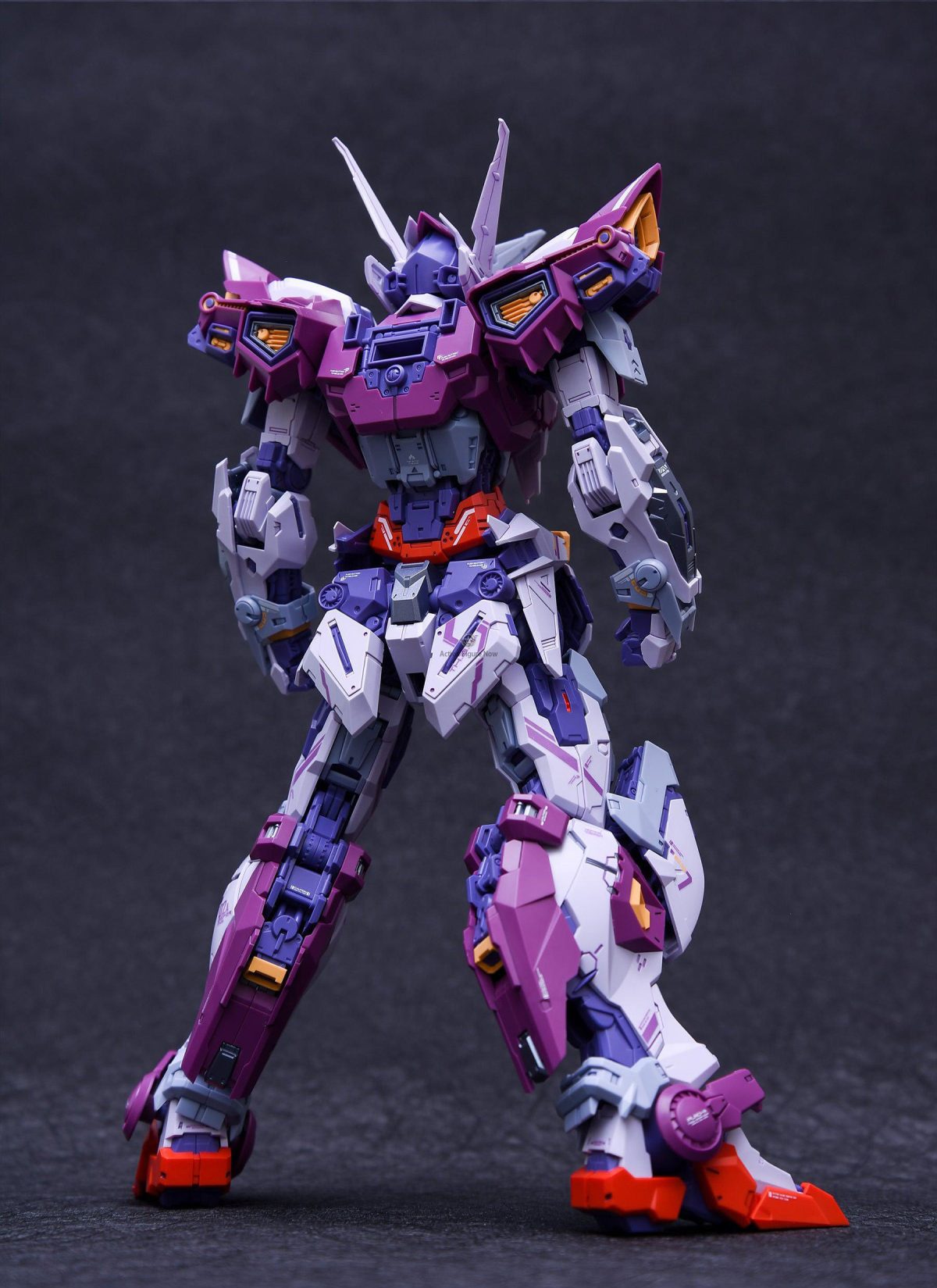 Inera Thunderbolt 1/100 Scale Plastic Model Kit