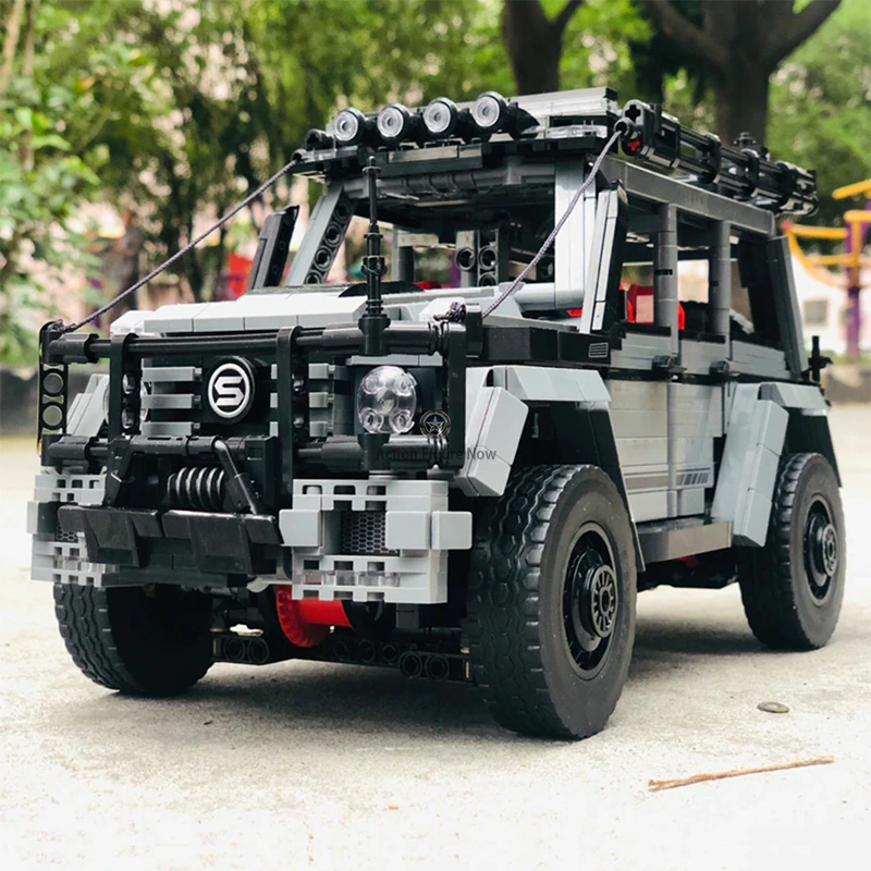 1770Pcs 4-Wheel Drive Remote Control Off-Road Vehicle